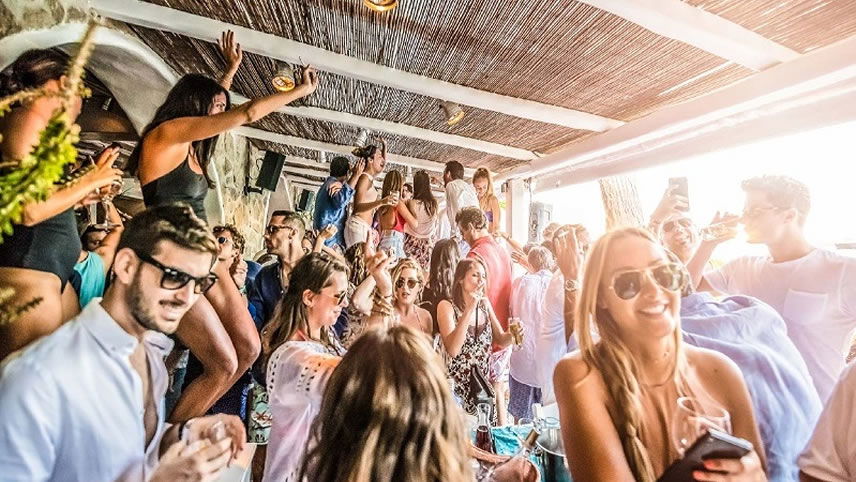 European Adventurer (Plus) - Contiki (37 Days From Paris to London)