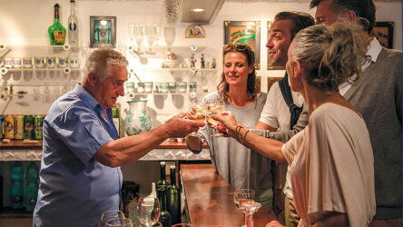 Emerald Sun - Reviews, Deckplans & Cruise Schedule - Emerald Cruises