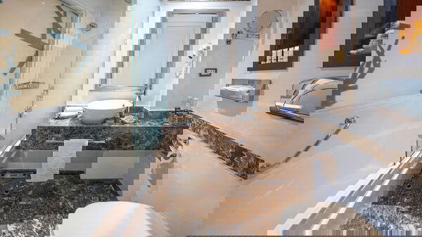 MS Farah - Reviews, Deckplans & Cruise Schedule - Avalon